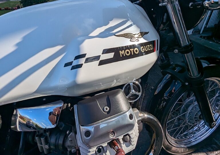 Moto Guzzi V7 750 Cafe Racer the beauty of an Italian V twin